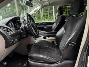 Blue Lancia Voyager 2013 in Jelgava, with an engine capacity of 2.80 L and mileage of 247 thousand km for 8400 €, photo 11 on AUTOMOTO.COM.LV