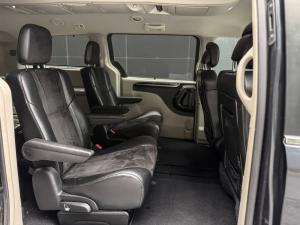 Blue Lancia Voyager 2013 in Jelgava, with an engine capacity of 2.80 L and mileage of 247 thousand km for 8400 €, photo 14 on AUTOMOTO.COM.LV