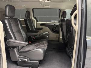 Blue Lancia Voyager 2013 in Jelgava, with an engine capacity of 2.80 L and mileage of 247 thousand km for 8400 €, photo 15 on AUTOMOTO.COM.LV