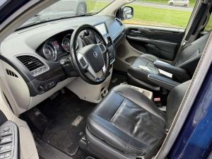 Blue Lancia Voyager 2013 in Kaunas, with an engine capacity of 2.80 L and mileage of 351 thousand km for 4850 €, photo 6 on AUTOMOTO.COM.LV