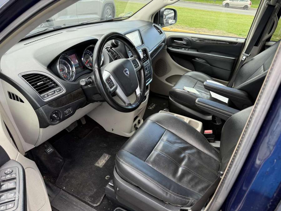Blue Lancia Voyager 2013 in Kaunas, with an engine capacity of 2.80 L and mileage of 351 thousand km for 4850 €, photo 6 on AUTOMOTO.COM.LV