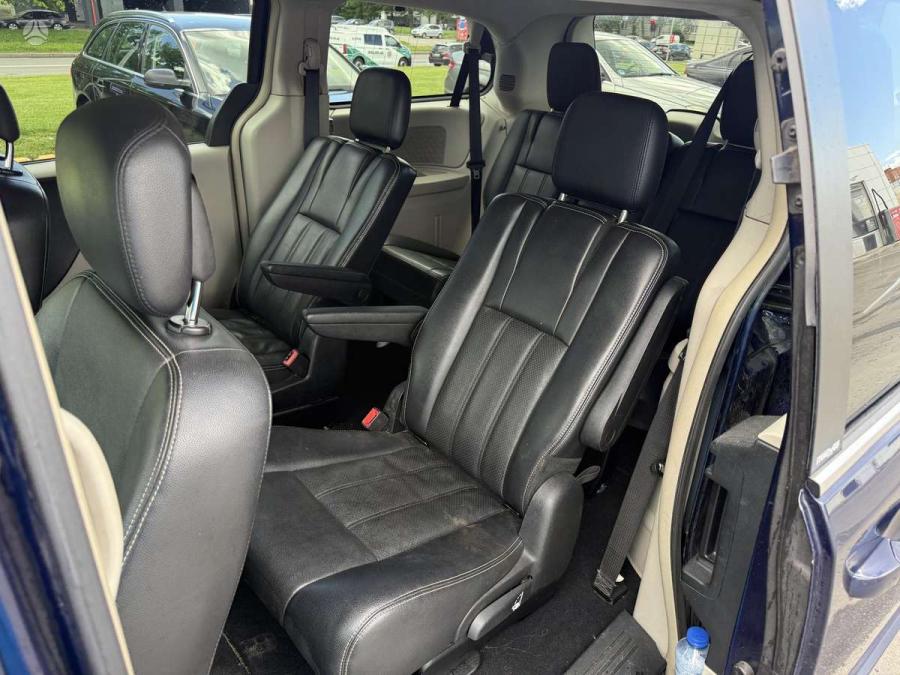 Blue Lancia Voyager 2013 in Kaunas, with an engine capacity of 2.80 L and mileage of 351 thousand km for 4850 €, photo 8 on AUTOMOTO.COM.LV
