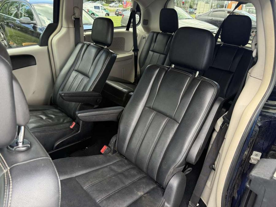 Blue Lancia Voyager 2013 in Kaunas, with an engine capacity of 2.80 L and mileage of 351 thousand km for 4850 €, photo 9 on AUTOMOTO.COM.LV