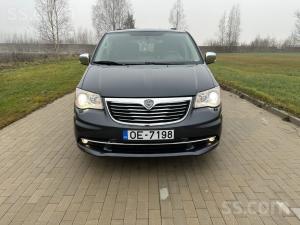 Blue Lancia Voyager 2014 in Riga, with an engine capacity of 2.80 L and mileage of 272 thousand km for 8399 €, photo 2 on AUTOMOTO.COM.LV