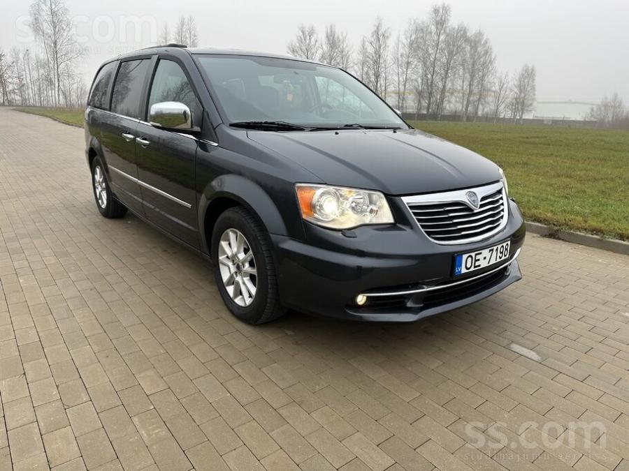Blue Lancia Voyager 2014 in Riga, with an engine capacity of 2.80 L and mileage of 272 thousand km for 8399 €, photo 3 on AUTOMOTO.COM.LV
