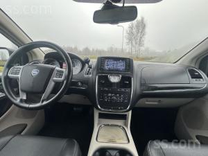 Blue Lancia Voyager 2014 in Riga, with an engine capacity of 2.80 L and mileage of 272 thousand km for 8399 €, photo 10 on AUTOMOTO.COM.LV