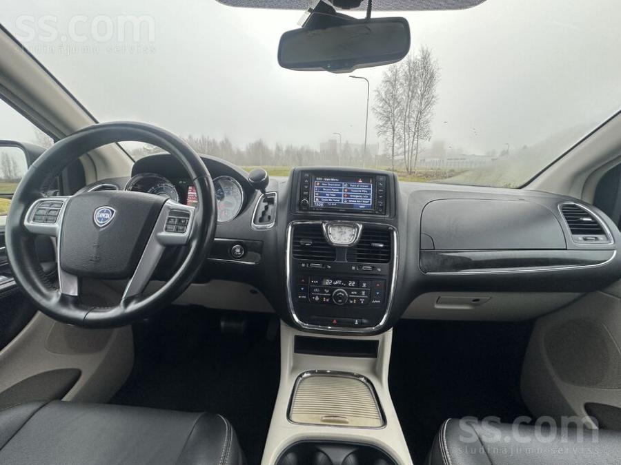 Blue Lancia Voyager 2014 in Riga, with an engine capacity of 2.80 L and mileage of 272 thousand km for 8399 €, photo 10 on AUTOMOTO.COM.LV