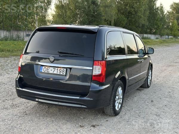Zils Lancia Voyager 2014 Rīga, ar dzinēja tilpumu 2.80 L un nobraukumu 272 tūkst. km par 7990 €, foto 2 vietnē AUTOMOTO.COM.LV