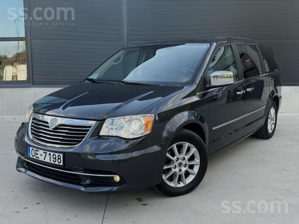 Blue Lancia Voyager 2014 in Riga, with an engine capacity of 2.80 L and mileage of 272 thousand km for 8300 €, photo 2 on AUTOMOTO.COM.LV