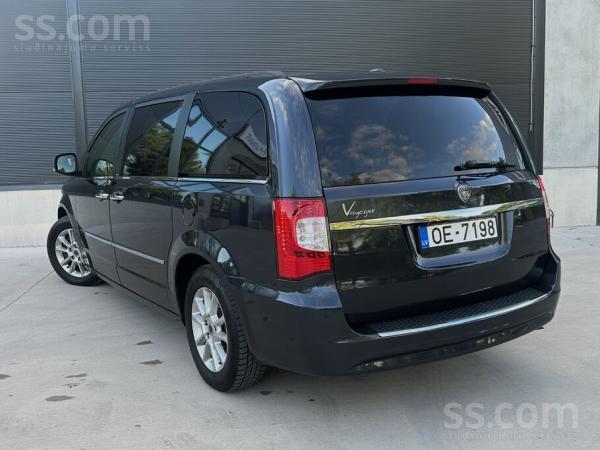 Blue Lancia Voyager 2014 in Riga, with an engine capacity of 2.80 L and mileage of 272 thousand km for 8300 €, photo 4 on AUTOMOTO.COM.LV
