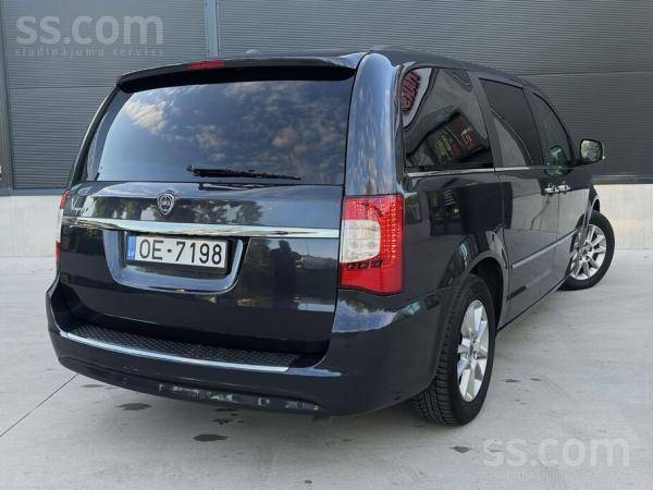 Blue Lancia Voyager 2014 in Riga, with an engine capacity of 2.80 L and mileage of 272 thousand km for 8300 €, photo 5 on AUTOMOTO.COM.LV