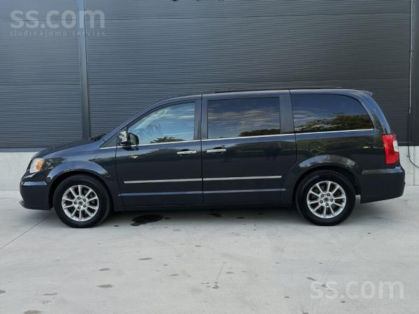 Blue Lancia Voyager 2014 in Riga, with an engine capacity of 2.80 L and mileage of 272 thousand km for 8300 €, photo 6 on AUTOMOTO.COM.LV