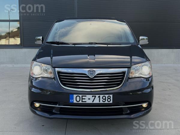 Blue Lancia Voyager 2014 in Riga, with an engine capacity of 2.80 L and mileage of 272 thousand km for 8300 €, photo 7 on AUTOMOTO.COM.LV