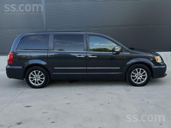 Blue Lancia Voyager 2014 in Riga, with an engine capacity of 2.80 L and mileage of 272 thousand km for 8300 €, photo 8 on AUTOMOTO.COM.LV