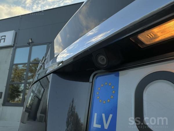 Blue Lancia Voyager 2014 in Riga, with an engine capacity of 2.80 L and mileage of 272 thousand km for 8300 €, photo 9 on AUTOMOTO.COM.LV
