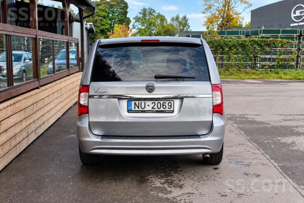 Zils Lancia Voyager 2014 Rīga, ar dzinēja tilpumu 2.80 L un nobraukumu 0 tūkst. km par 5990 €, foto 3 vietnē AUTOMOTO.COM.LV