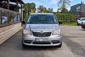 Blue Lancia Voyager 2014 in Riga, with an engine capacity of 2.80 L and mileage of 0 thousand km for 5990 €, photo 5 on AUTOMOTO.COM.LV