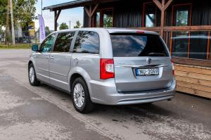 Blue Lancia Voyager 2014 in Riga, with an engine capacity of 2.80 L and mileage of 0 thousand km for 5990 €, photo 6 on AUTOMOTO.COM.LV