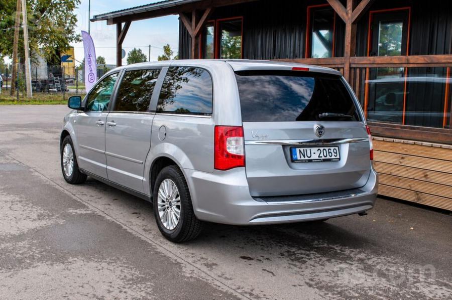 Blue Lancia Voyager 2014 in Riga, with an engine capacity of 2.80 L and mileage of 0 thousand km for 5990 €, photo 6 on AUTOMOTO.COM.LV