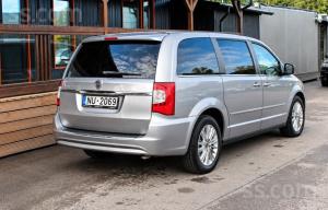Blue Lancia Voyager 2014 in Riga, with an engine capacity of 2.80 L and mileage of 0 thousand km for 5990 €, photo 7 on AUTOMOTO.COM.LV