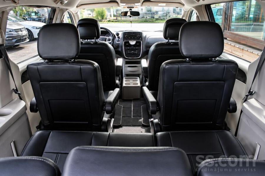 Blue Lancia Voyager 2014 in Riga, with an engine capacity of 2.80 L and mileage of 0 thousand km for 5990 €, photo 12 on AUTOMOTO.COM.LV