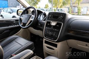 Blue Lancia Voyager 2014 in Riga, with an engine capacity of 2.80 L and mileage of 0 thousand km for 5990 €, photo 13 on AUTOMOTO.COM.LV