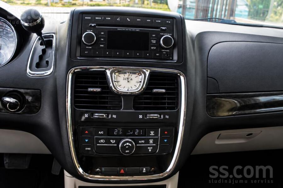 Blue Lancia Voyager 2014 in Riga, with an engine capacity of 2.80 L and mileage of 0 thousand km for 5990 €, photo 14 on AUTOMOTO.COM.LV