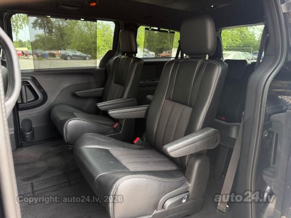 Синий Лянча Voyager 2014 в Таллин, объемом двигателя 2.80 л и пробегом 179 тыс. км за 8990 €, фото 7 на AUTOMOTO.COM.LV