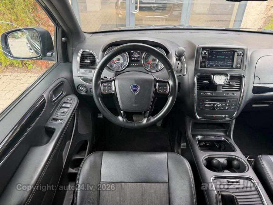 Blue Lancia Voyager 2014 in Tallinn, with an engine capacity of 2.80 L and mileage of 179 thousand km for 8990 €, photo 5 on AUTOMOTO.COM.LV