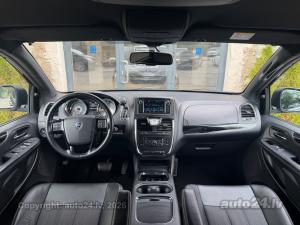 Blue Lancia Voyager 2014 in Tallinn, with an engine capacity of 2.80 L and mileage of 179 thousand km for 8990 €, photo 6 on AUTOMOTO.COM.LV