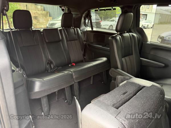 Blue Lancia Voyager 2014 in Tallinn, with an engine capacity of 2.80 L and mileage of 179 thousand km for 8990 €, photo 9 on AUTOMOTO.COM.LV