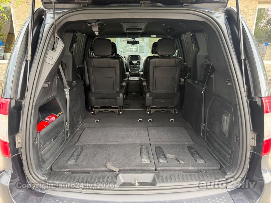 Blue Lancia Voyager 2014 in Tallinn, with an engine capacity of 2.80 L and mileage of 179 thousand km for 8990 €, photo 14 on AUTOMOTO.COM.LV