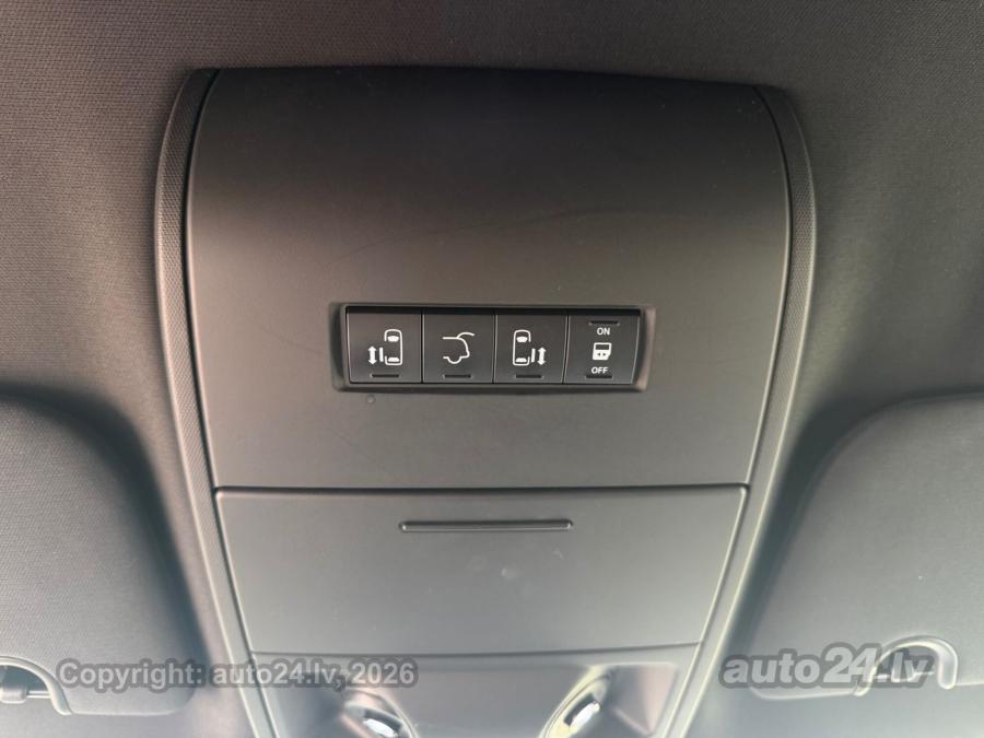 Blue Lancia Voyager 2014 in Tallinn, with an engine capacity of 2.80 L and mileage of 179 thousand km for 8990 €, photo 17 on AUTOMOTO.COM.LV