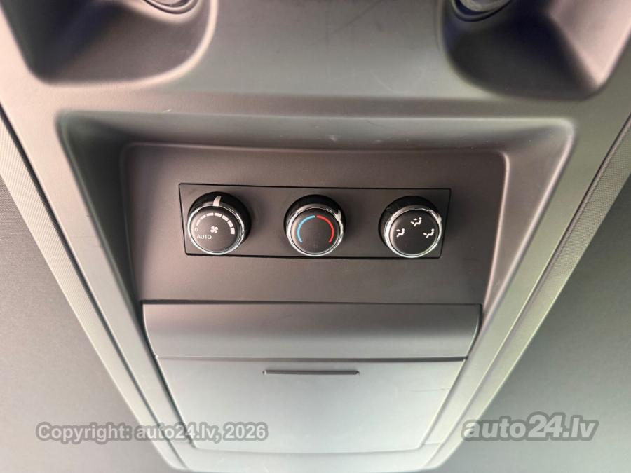 Blue Lancia Voyager 2014 in Tallinn, with an engine capacity of 2.80 L and mileage of 179 thousand km for 8990 €, photo 19 on AUTOMOTO.COM.LV