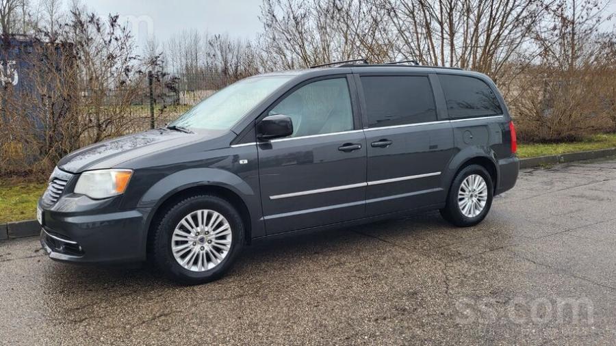 Brown Lancia Voyager 2012 in Riga, with an engine capacity of 2.80 L and mileage of 225 thousand km for 8350 €, photo 2 on AUTOMOTO.COM.LV