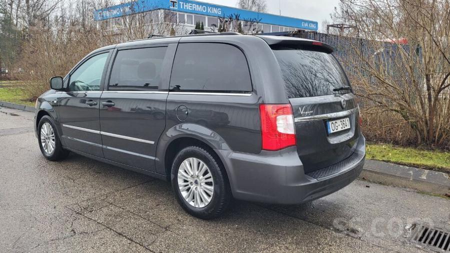Brown Lancia Voyager 2012 in Riga, with an engine capacity of 2.80 L and mileage of 225 thousand km for 8350 €, photo 20 on AUTOMOTO.COM.LV