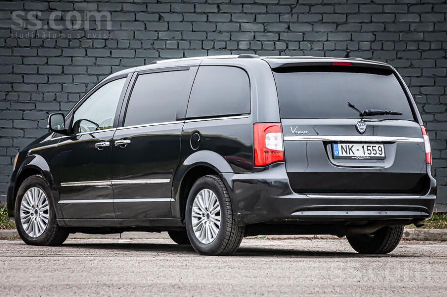Grey Lancia Voyager 2012 in Tukums, with an engine capacity of 2.80 L and mileage of 0 thousand km for 8990 €, photo 7 on AUTOMOTO.COM.LV