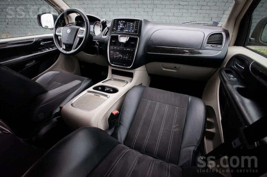Grey Lancia Voyager 2012 in Tukums, with an engine capacity of 2.80 L and mileage of 0 thousand km for 8990 €, photo 14 on AUTOMOTO.COM.LV