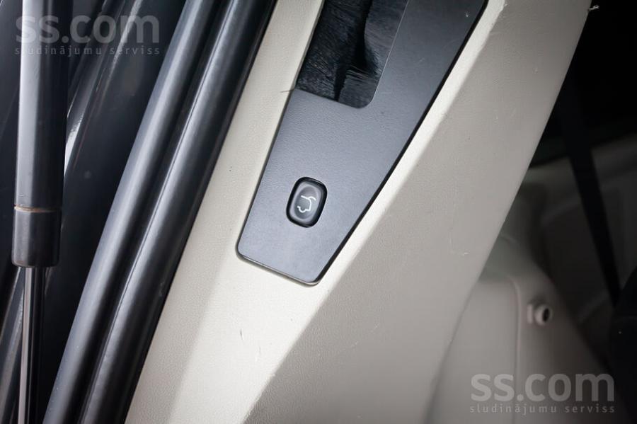Grey Lancia Voyager 2012 in Tukums, with an engine capacity of 2.80 L and mileage of 0 thousand km for 8990 €, photo 27 on AUTOMOTO.COM.LV