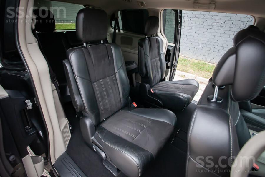 Grey Lancia Voyager 2012 in Tukums, with an engine capacity of 2.80 L and mileage of 0 thousand km for 8990 €, photo 11 on AUTOMOTO.COM.LV