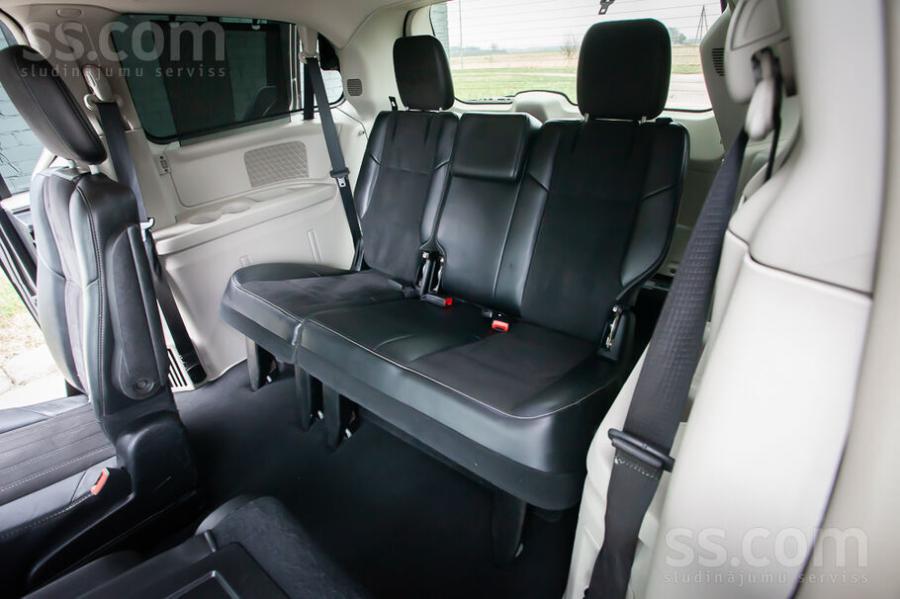 Grey Lancia Voyager 2012 in Tukums, with an engine capacity of 2.80 L and mileage of 0 thousand km for 8990 €, photo 13 on AUTOMOTO.COM.LV