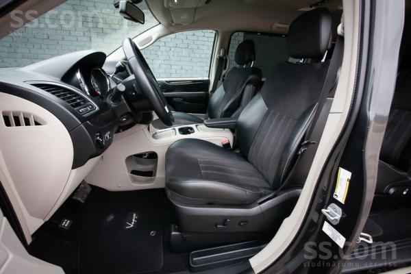 Grey Lancia Voyager 2012 in Tukums, with an engine capacity of 2.80 L and mileage of 0 thousand km for 8990 €, photo 7 on AUTOMOTO.COM.LV