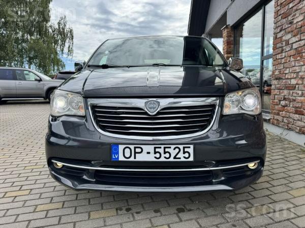 Pelēks Lancia Voyager 2012 Talsi, ar dzinēja tilpumu 2.80 L un nobraukumu 286 tūkst. km par 7700 €, foto 5 vietnē AUTOMOTO.COM.LV