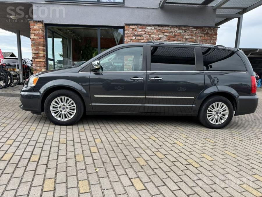 Grey Lancia Voyager 2012 in Talsi, with an engine capacity of 2.80 L and mileage of 286 thousand km for 7700 €, photo 7 on AUTOMOTO.COM.LV