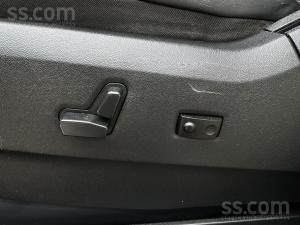 Grey Lancia Voyager 2012 in Talsi, with an engine capacity of 2.80 L and mileage of 286 thousand km for 7700 €, photo 13 on AUTOMOTO.COM.LV