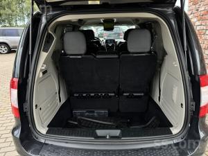 Grey Lancia Voyager 2012 in Talsi, with an engine capacity of 2.80 L and mileage of 286 thousand km for 7700 €, photo 18 on AUTOMOTO.COM.LV