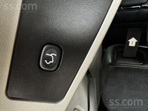 Grey Lancia Voyager 2012 in Talsi, with an engine capacity of 2.80 L and mileage of 286 thousand km for 7700 €, photo 21 on AUTOMOTO.COM.LV