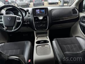 Grey Lancia Voyager 2012 in Talsi, with an engine capacity of 2.80 L and mileage of 286 thousand km for 7700 €, photo 25 on AUTOMOTO.COM.LV