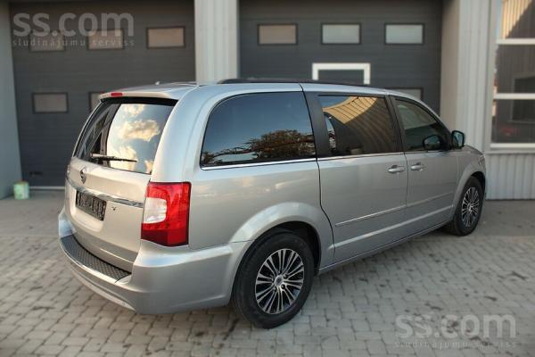 Pelēks Lancia Voyager 2016 Rīga, ar dzinēja tilpumu 2.80 L un nobraukumu 0 tūkst. km par 11690 €, foto 6 vietnē AUTOMOTO.COM.LV