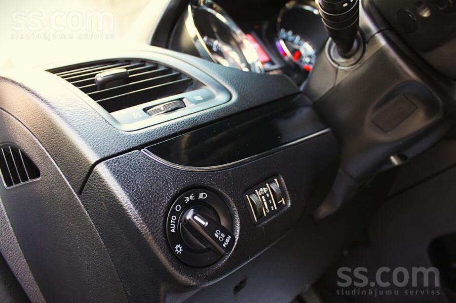 Pelēks Lancia Voyager 2016 Rīga, ar dzinēja tilpumu 2.80 L un nobraukumu 0 tūkst. km par 11690 €, foto 22 vietnē AUTOMOTO.COM.LV